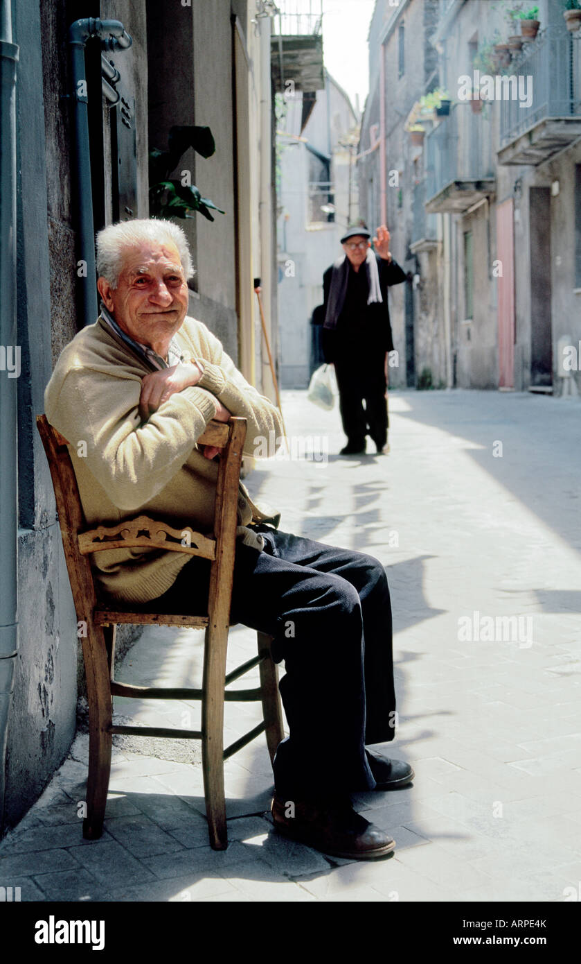 Old italian man Banque de photographies et d’images à haute résolution ...