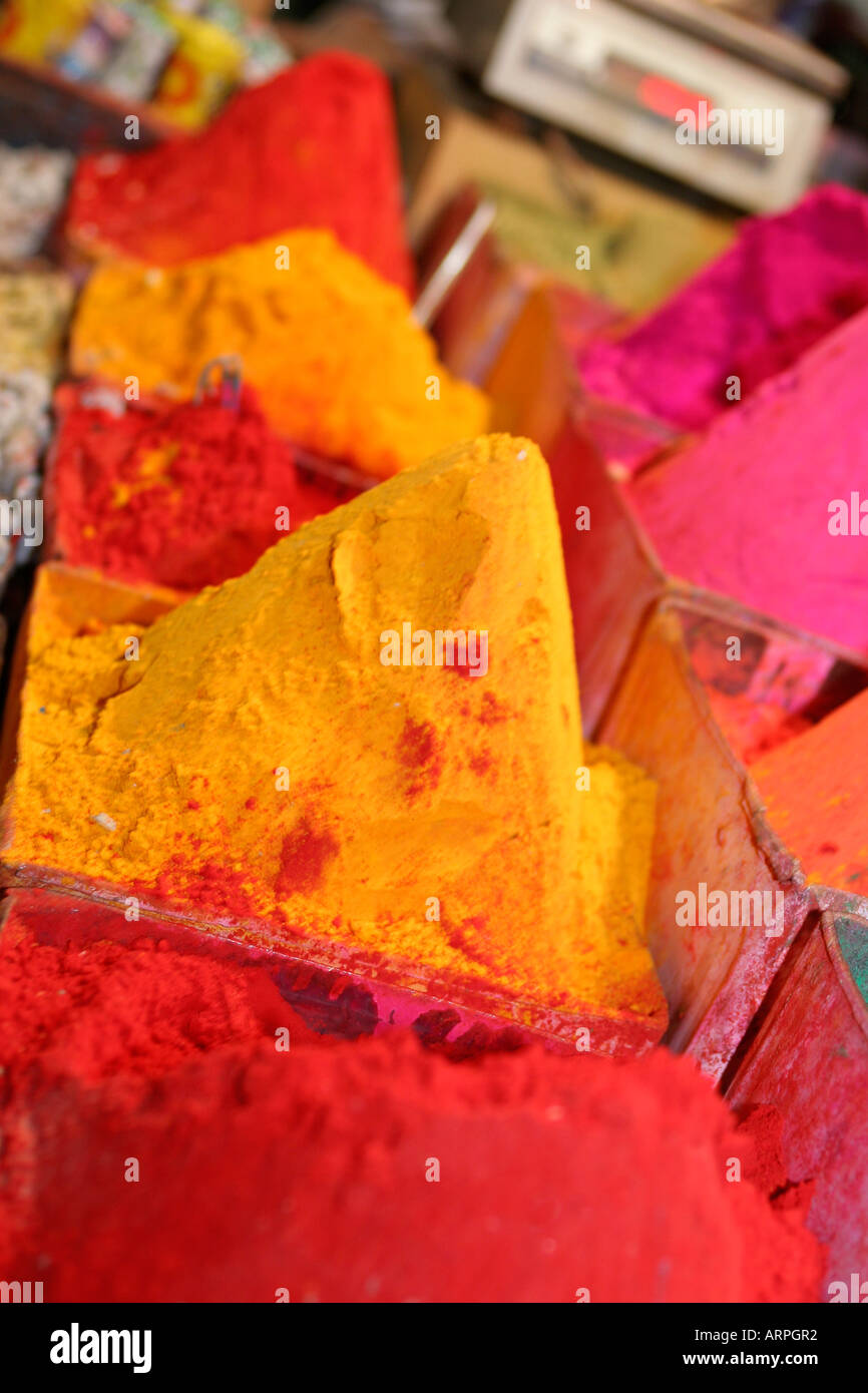 Bindi powder Banque de photographies et d’images à haute résolution - Alamy