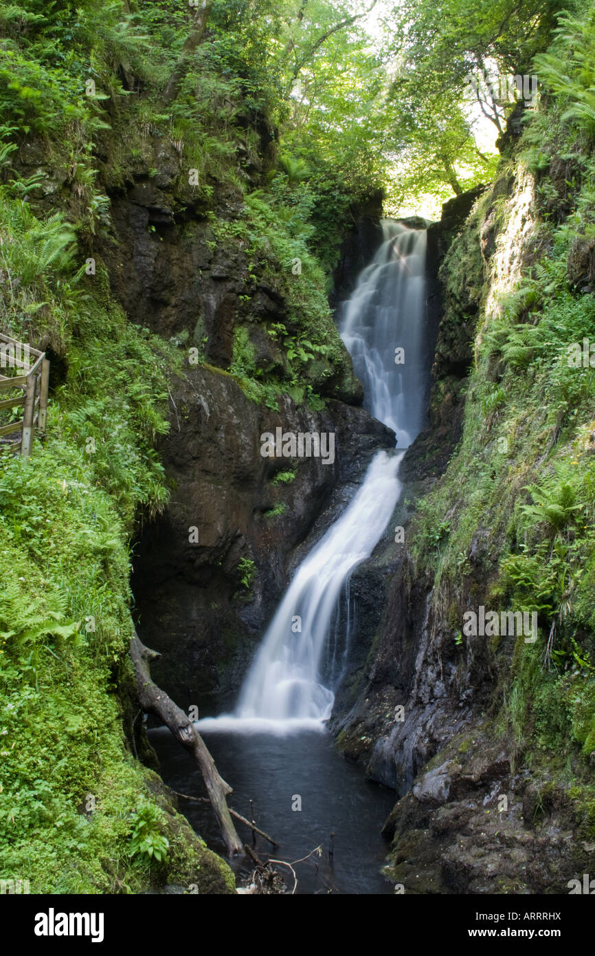 Ess na larach cascade irlande Banque de photographies et d’images à ...