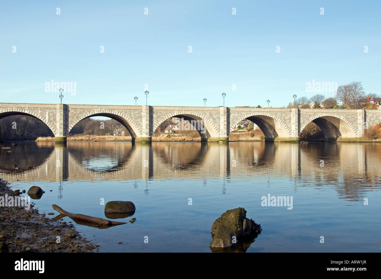 Pont de don Banque de photographies et d’images à haute résolution - Alamy