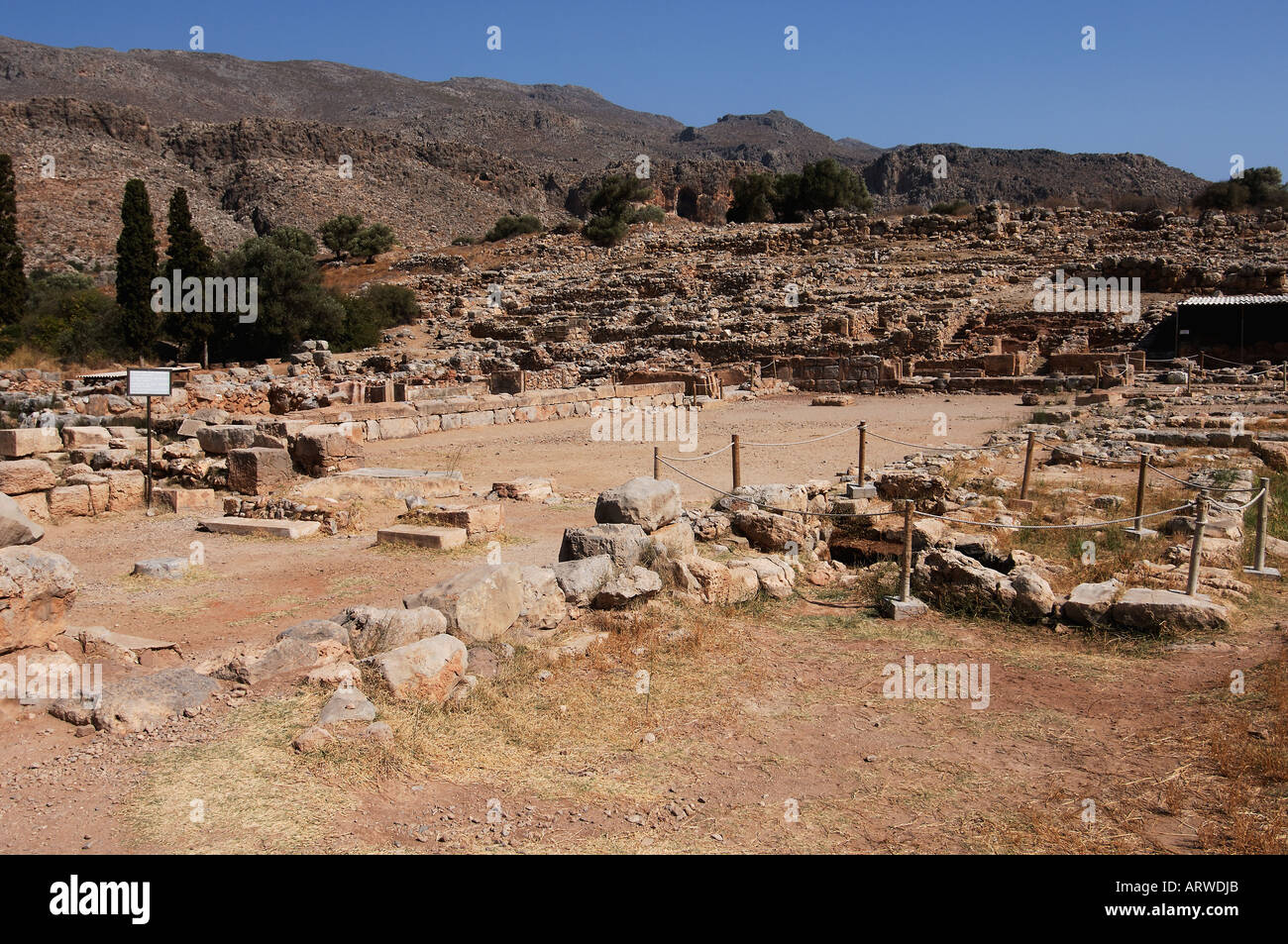 Minoan palace kato zakros tourist Banque de photographies et d’images à ...