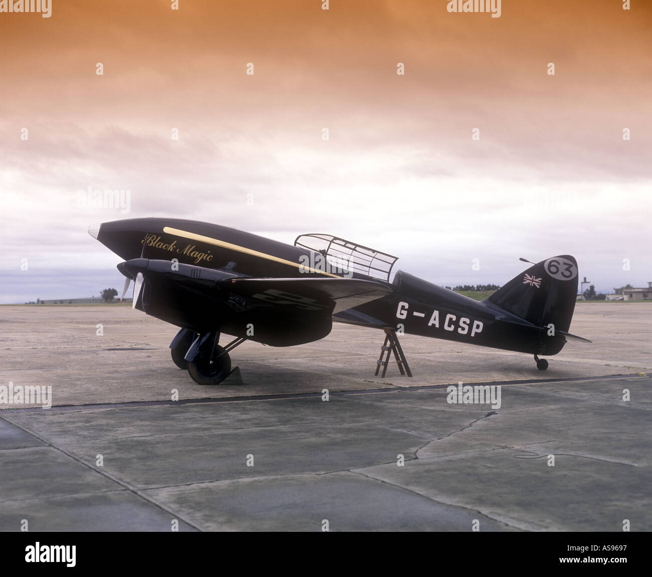 Black racing aircraft 1930s Banque de photographies et d’images à haute ...