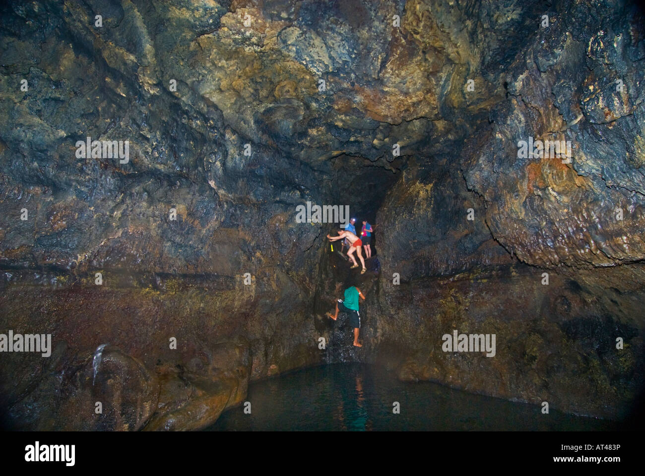 Dwarfts-Cave Lava-Tube Para à l'île de SAVAII SAMOA lave SAVAI Sud mer ...