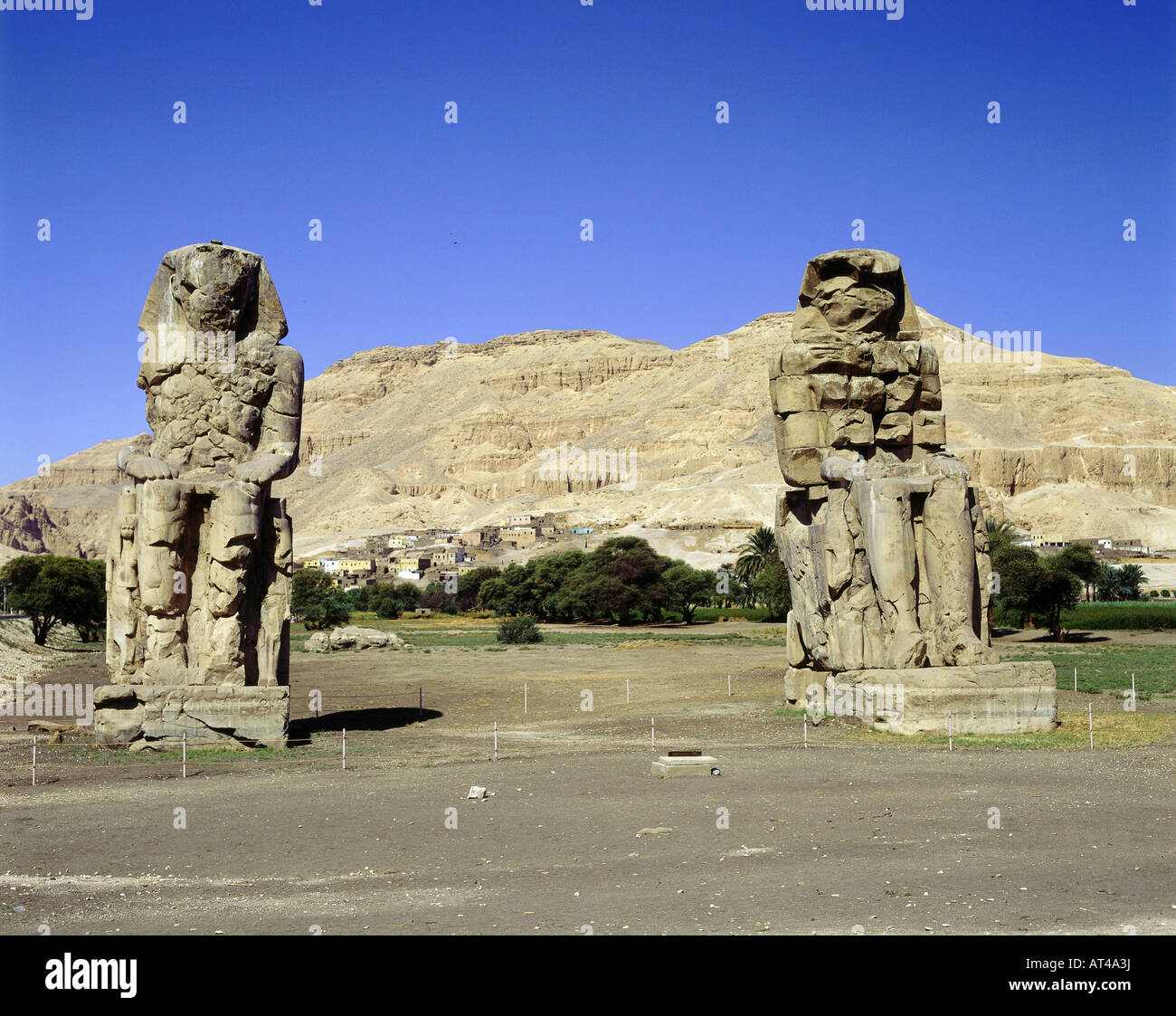 Memnon colossus Banque de photographies et d’images à haute résolution ...