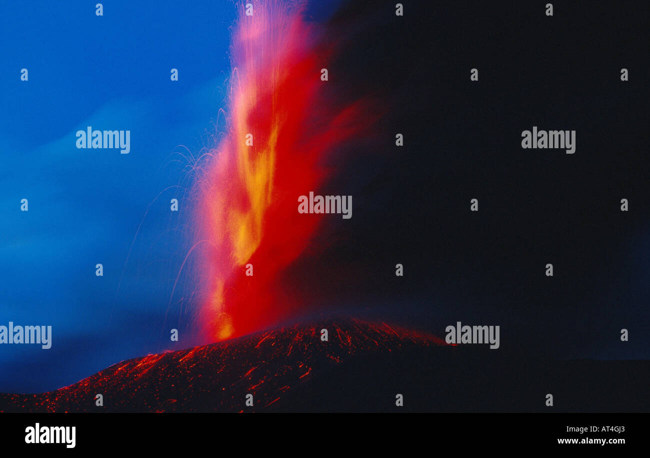 Volcano eruption lava Banque de photographies et d’images à haute résolution - Alamy