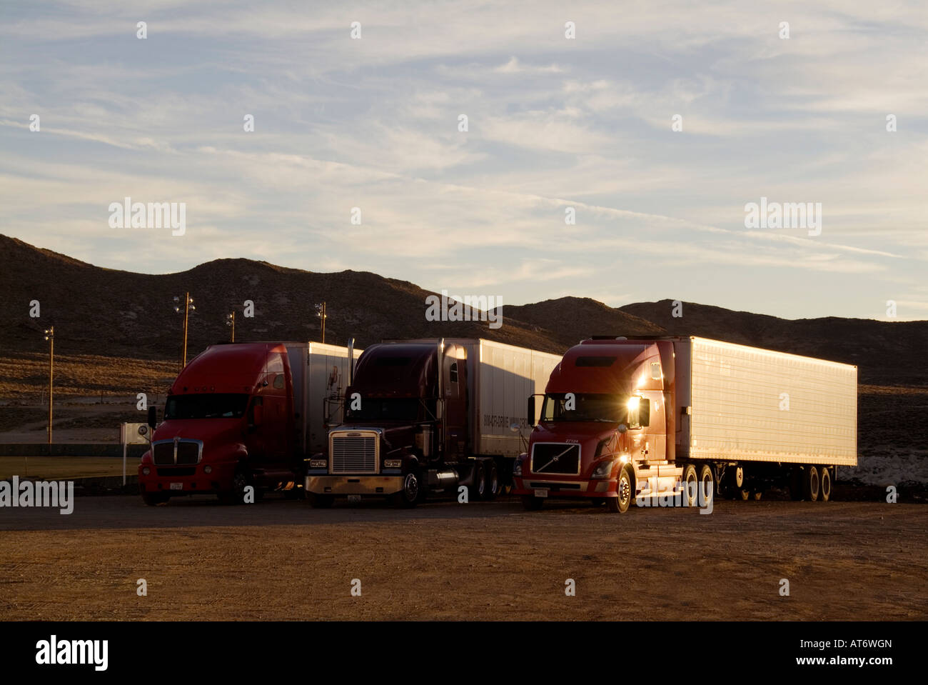 American truck juggernaut lorry lorries Banque de photographies et d ...