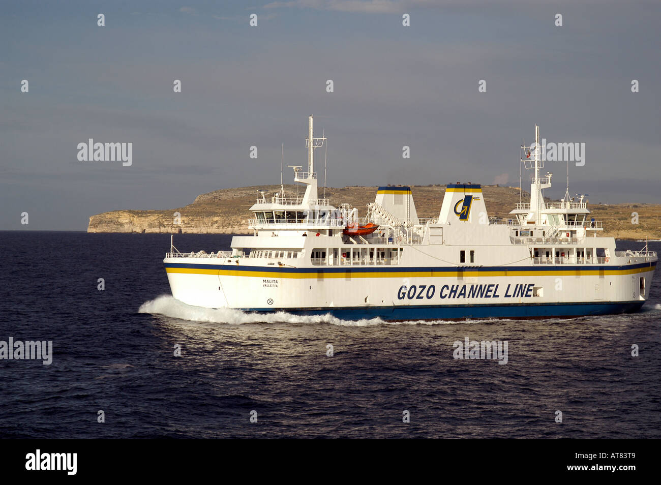 Gozo channel line ferry Banque de photographies et d’images à haute ...