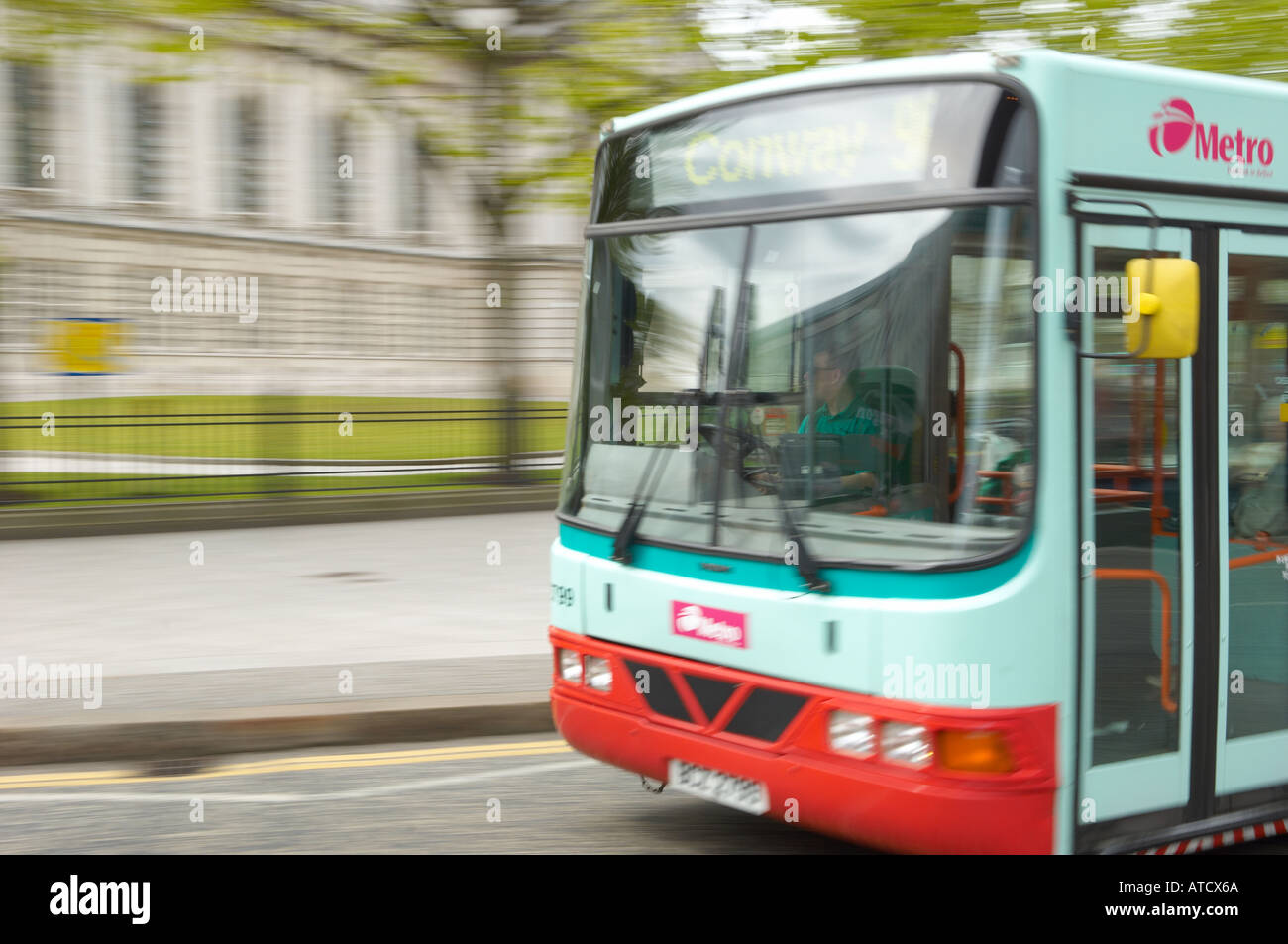 Translink bus belfast Banque de photographies et d’images à haute ...