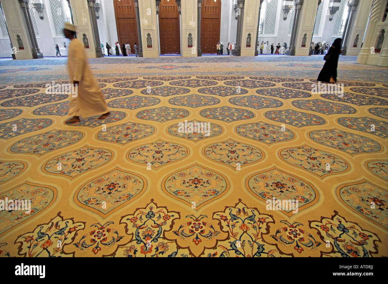 Partie de la principale [tapis de prière] dans la salle principale de ...