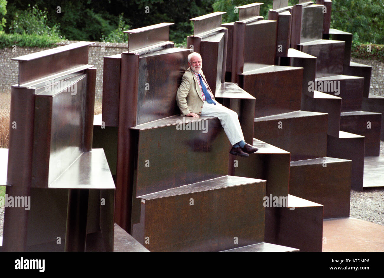 Le sculpteur Sir Anthony Caro avec ses étapes Goodwood colossale Photo ...