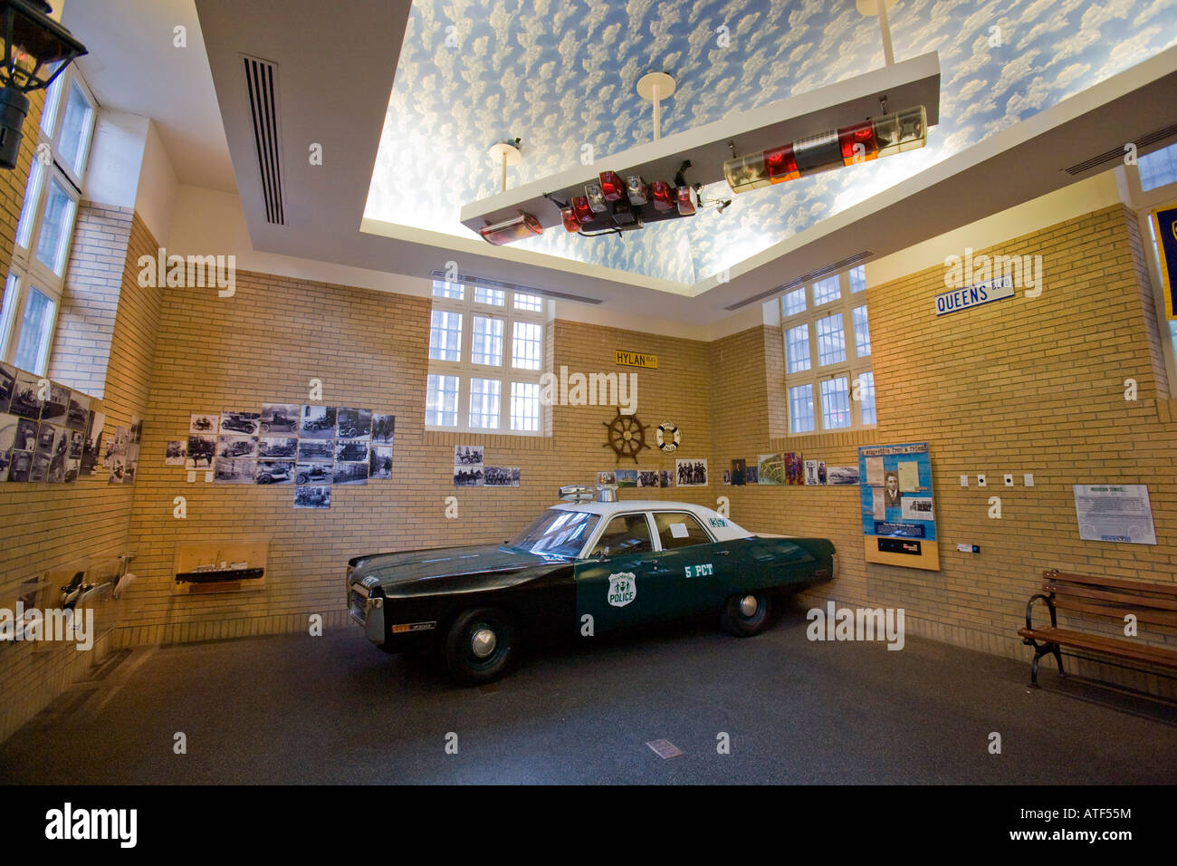 New york city police museum Banque de photographies et d’images à haute ...