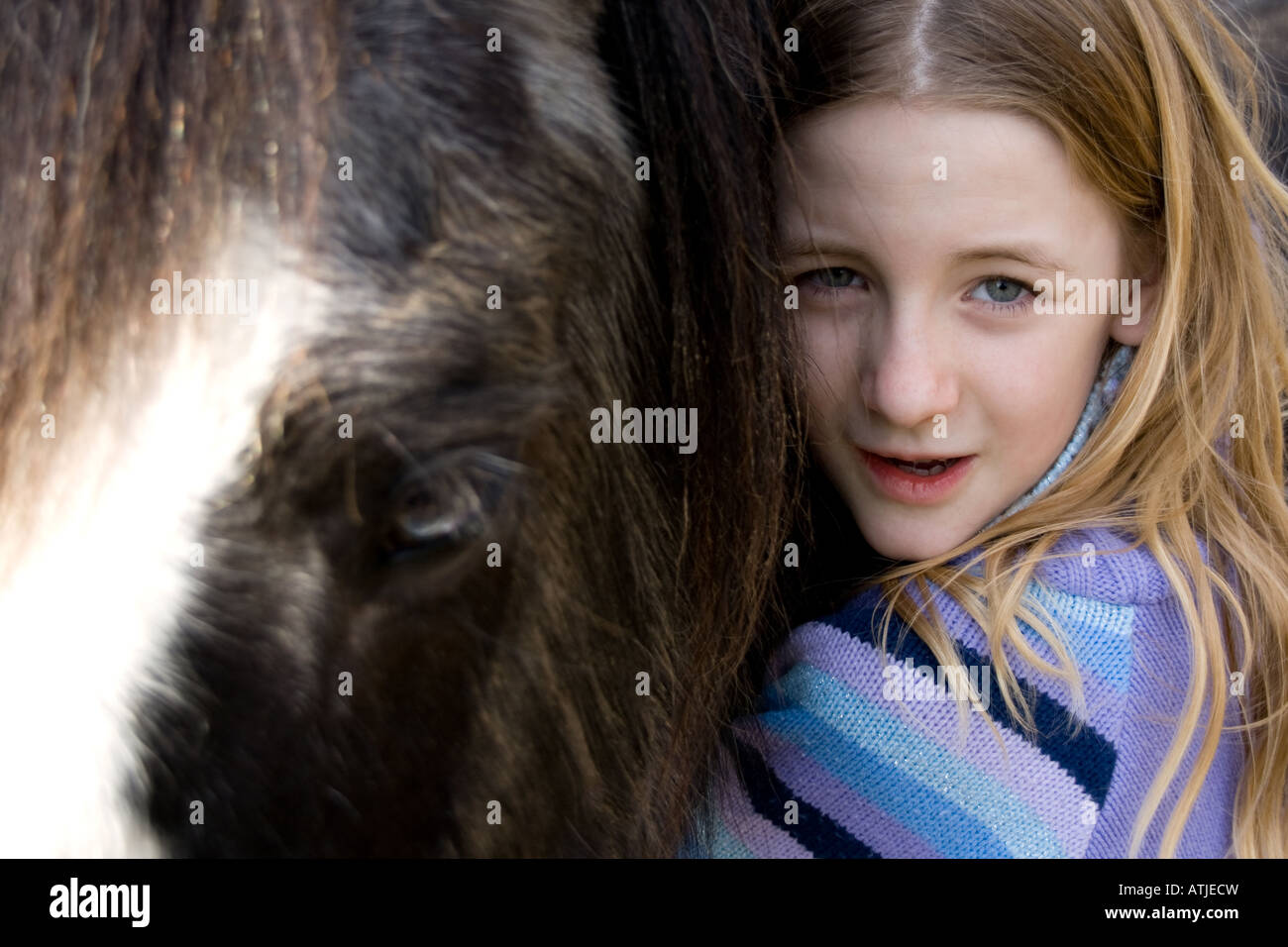 Fille Blonde De 11 Ans Banque De Photographies Et Dimages à Haute