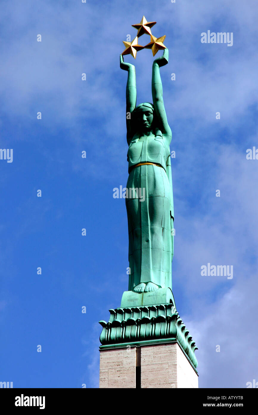 Le Monument de la liberté sur la Rue Brivibas à Riga, capitale de ...