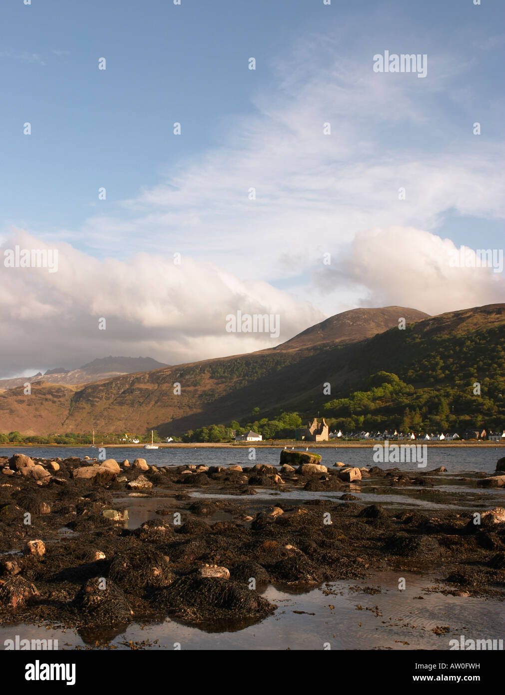 Loch ranza au ferry de claonaig Banque de photographies et d’images à ...