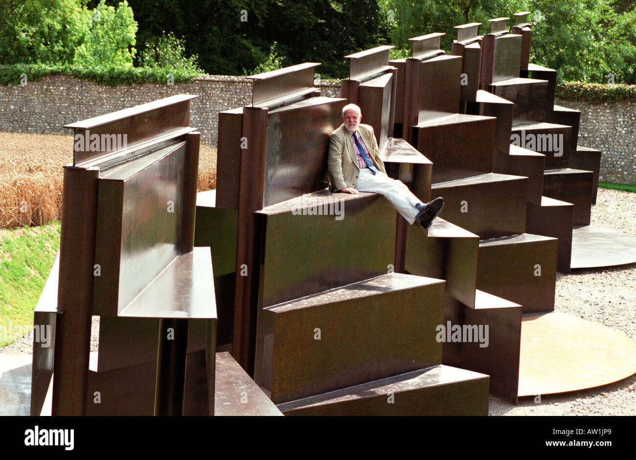 Le sculpteur Sir Anthony Caro avec ses étapes Goodwood colossale Photo ...