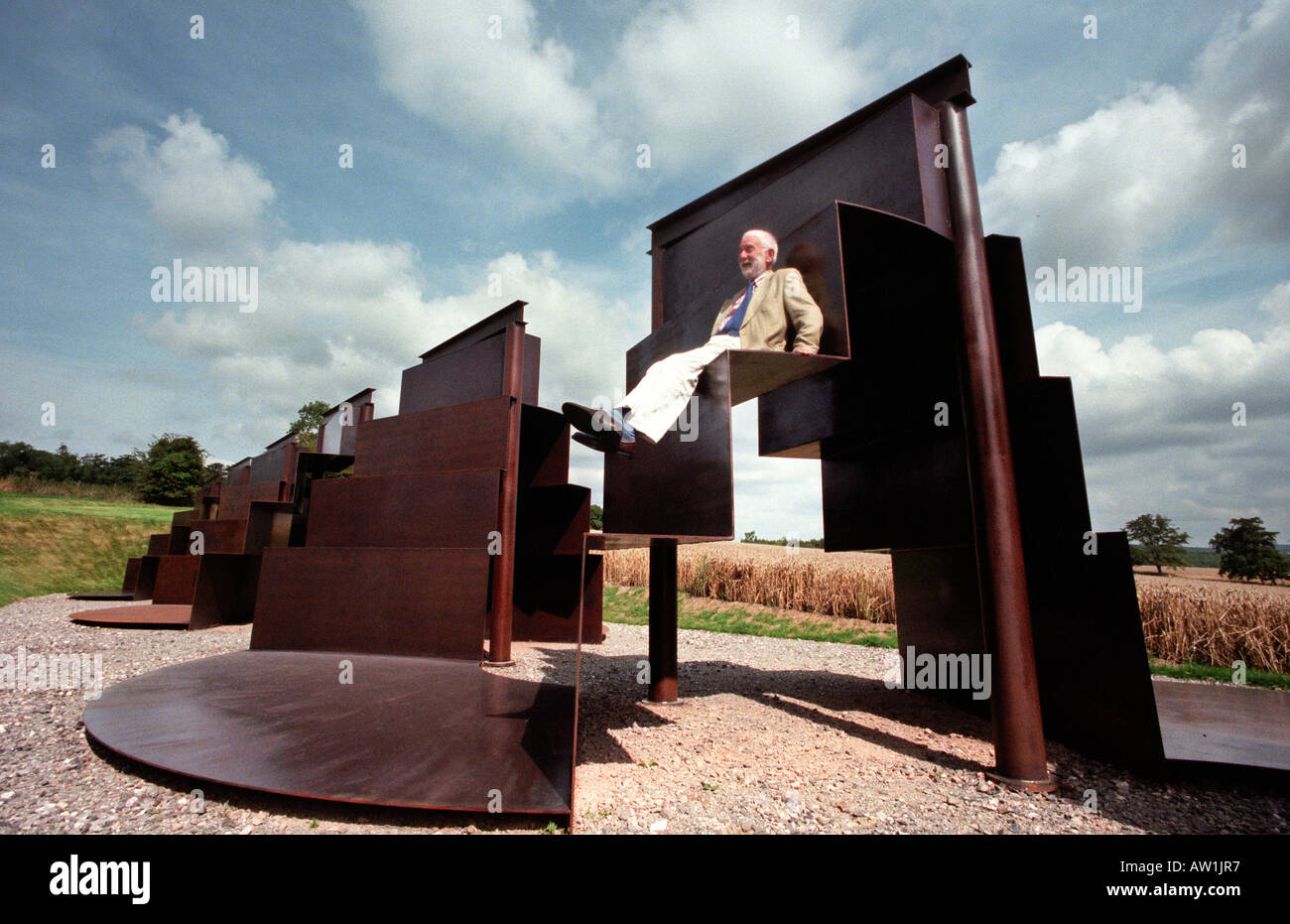 Le sculpteur Sir Anthony Caro avec ses étapes Goodwood colossale Photo ...