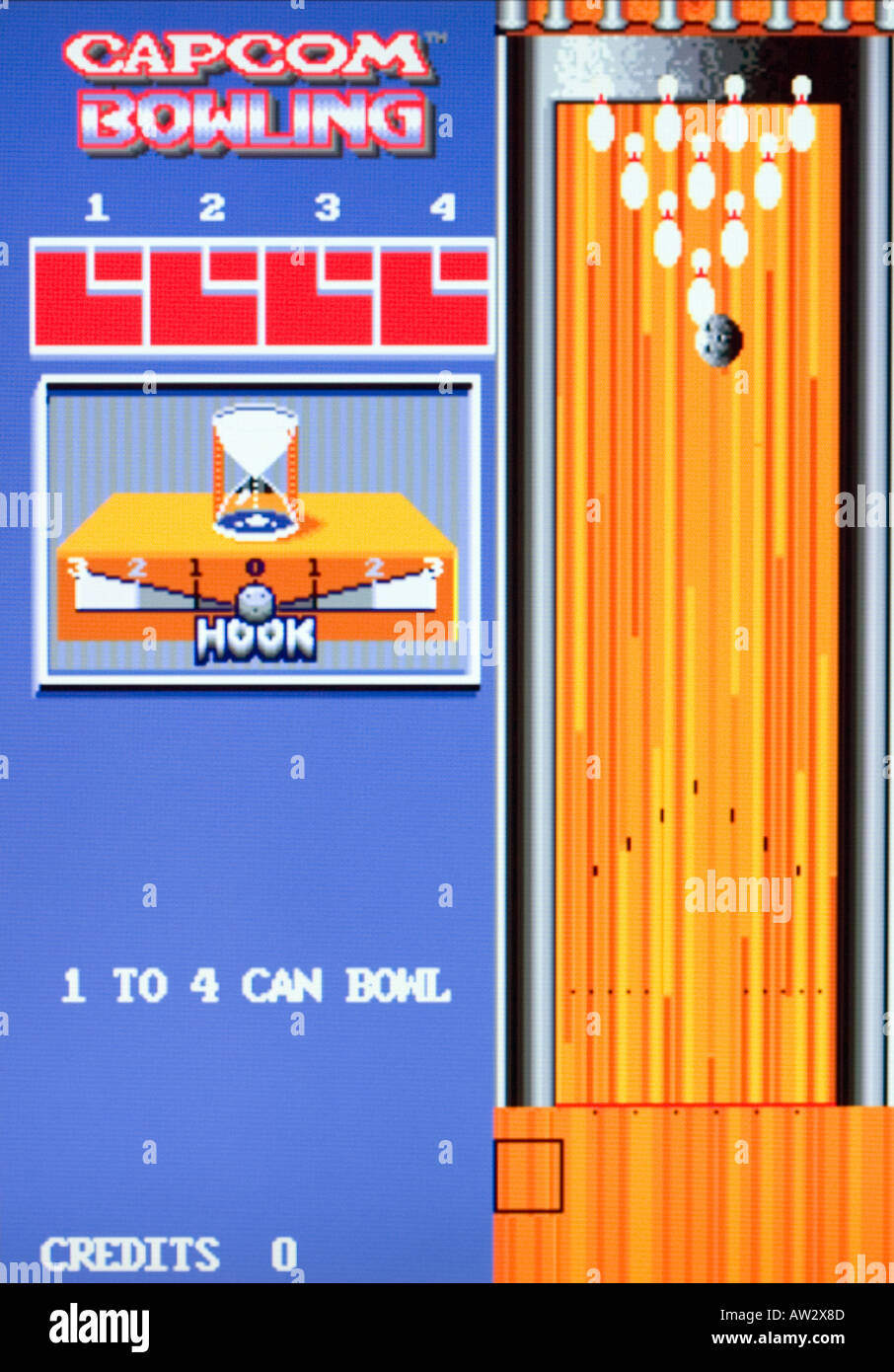 Bowling arcade game Banque d'image et photos - Alamy