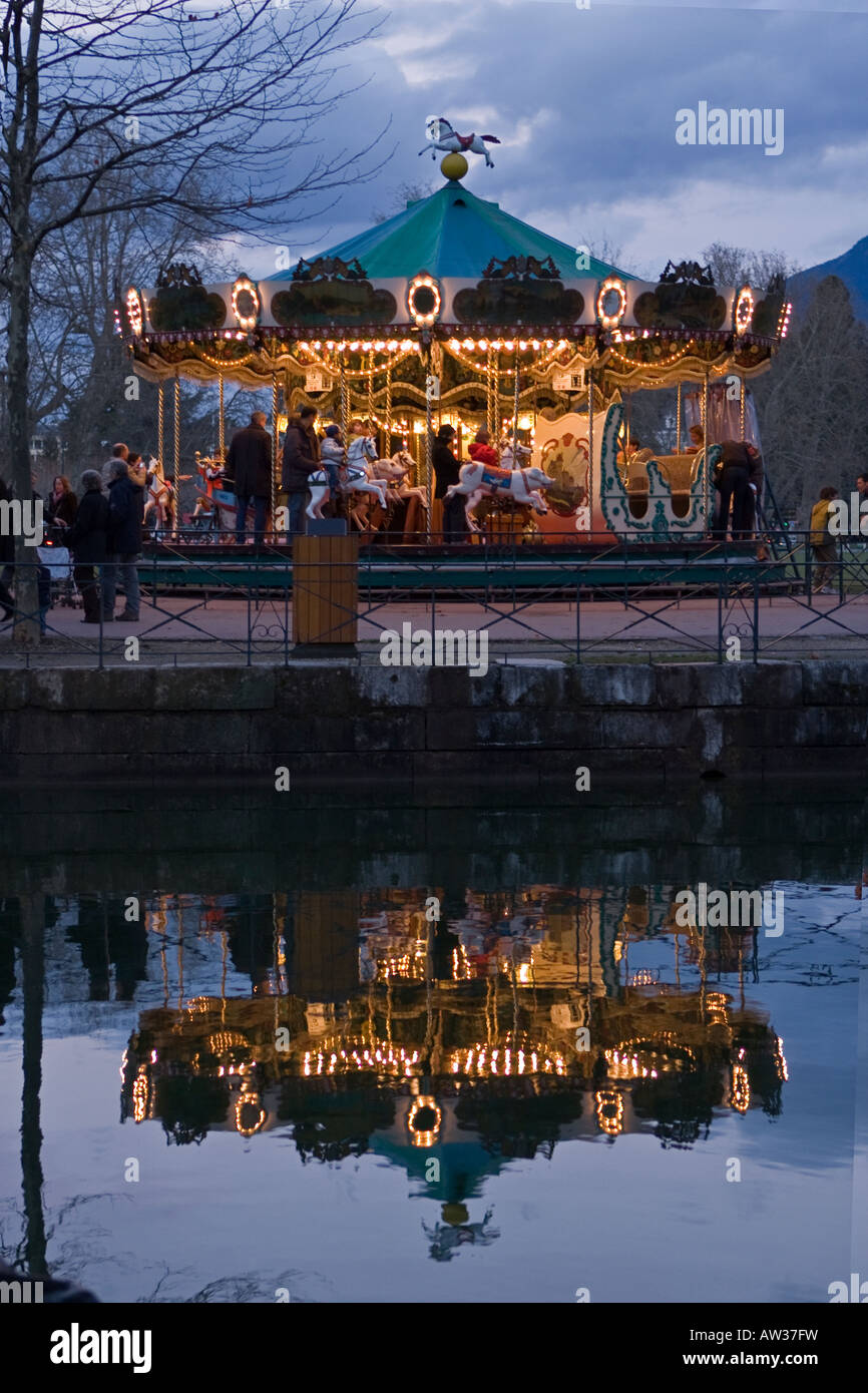 Reflet d'un manège, Annecy, France Photo Stock - Alamy