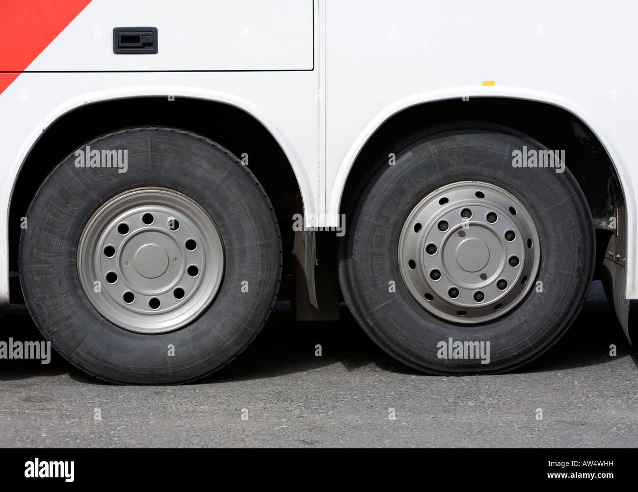 Roues De Bus Banque d'image et photos - Alamy