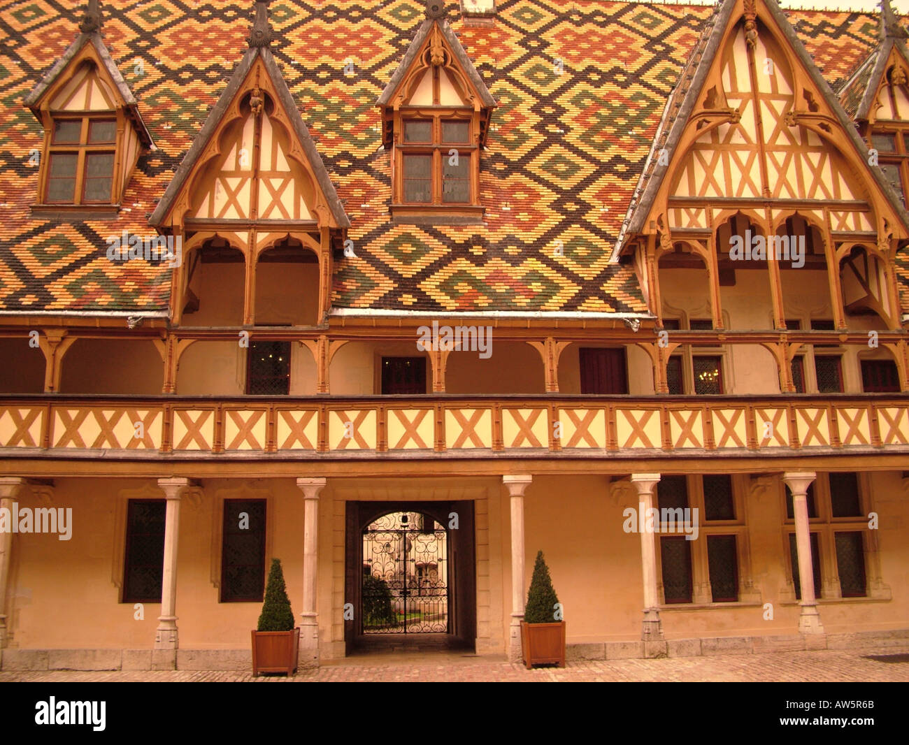 Beaune centre ville Banque de photographies et d’images à haute ...
