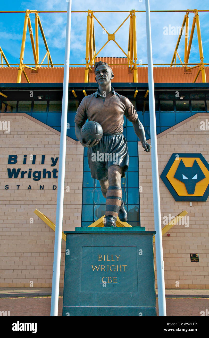 Statue de Billy Wright à Molineux stadium Wolverhampton Wanderers ...