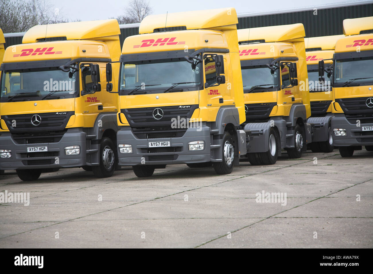 Dhl lorry Banque de photographies et d’images à haute résolution - Alamy