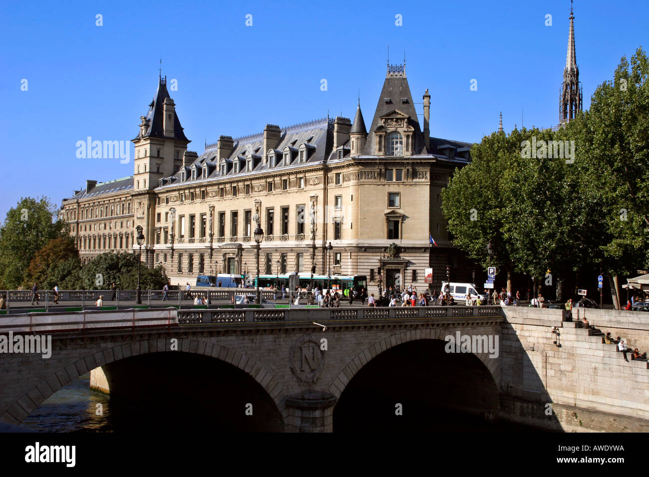 Pont de police Banque de photographies et d’images à haute résolution ...