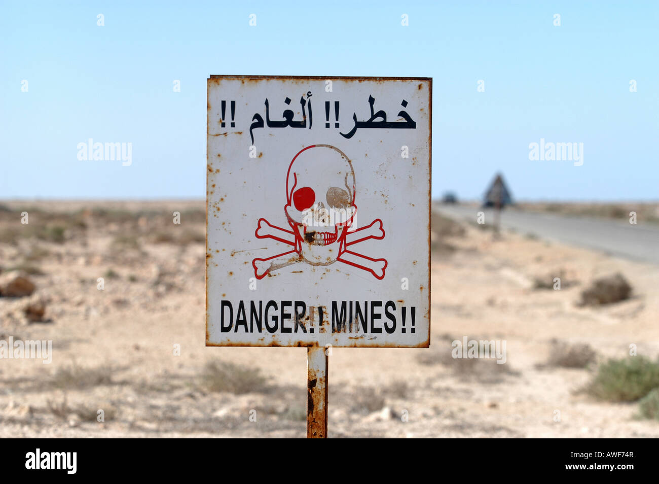 Signe de champ de mines Banque de photographies et d’images à haute ...