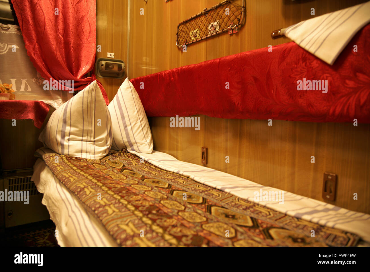 Train sleeping car compartment Banque de photographies et d’images à haute résolution - Alamy