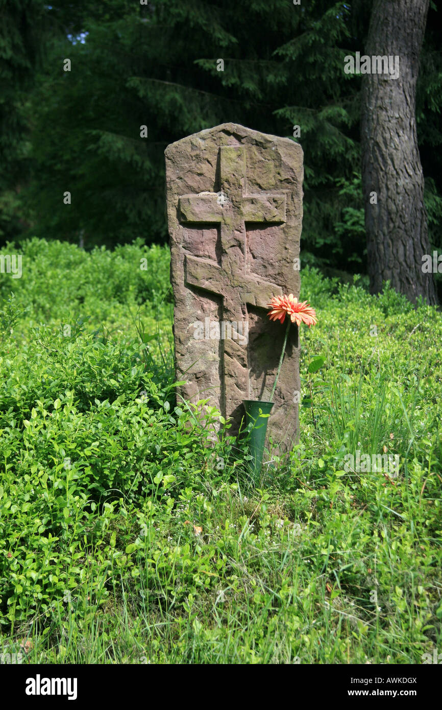 Un charnier d'une pierre tombale du Cimetière commémoratif pour les ...