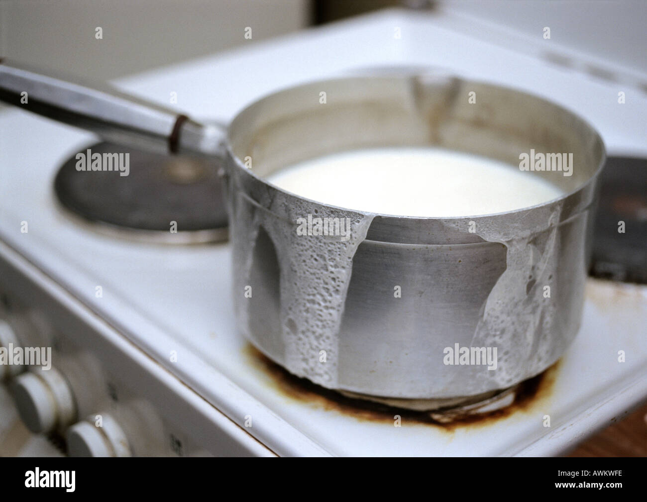Casseroles de lait Banque de photographies et d’images à haute ...