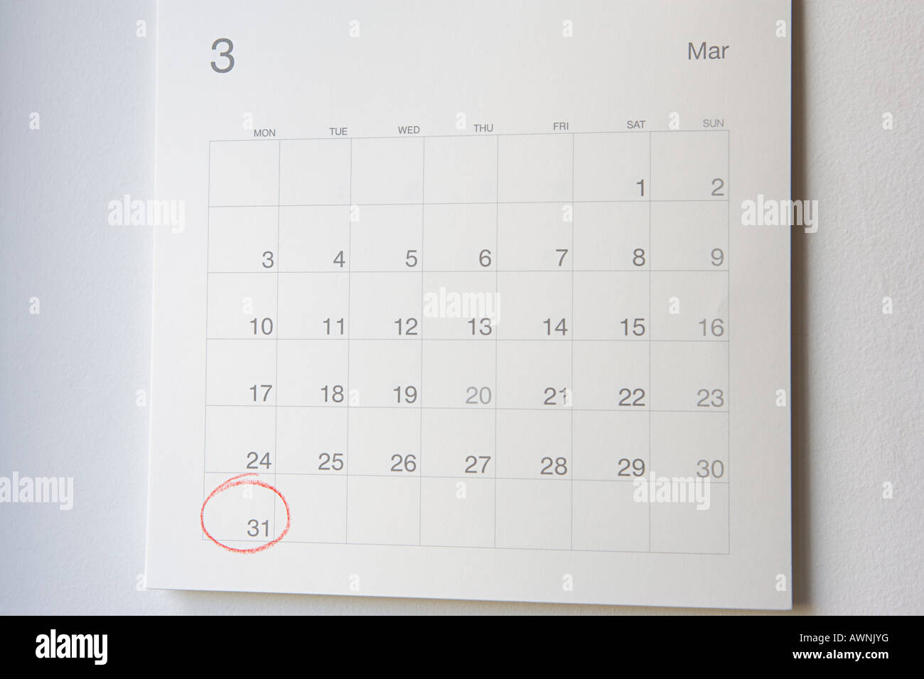 Trente et un nombre encerclé sur un calendrier Photo Stock - Alamy