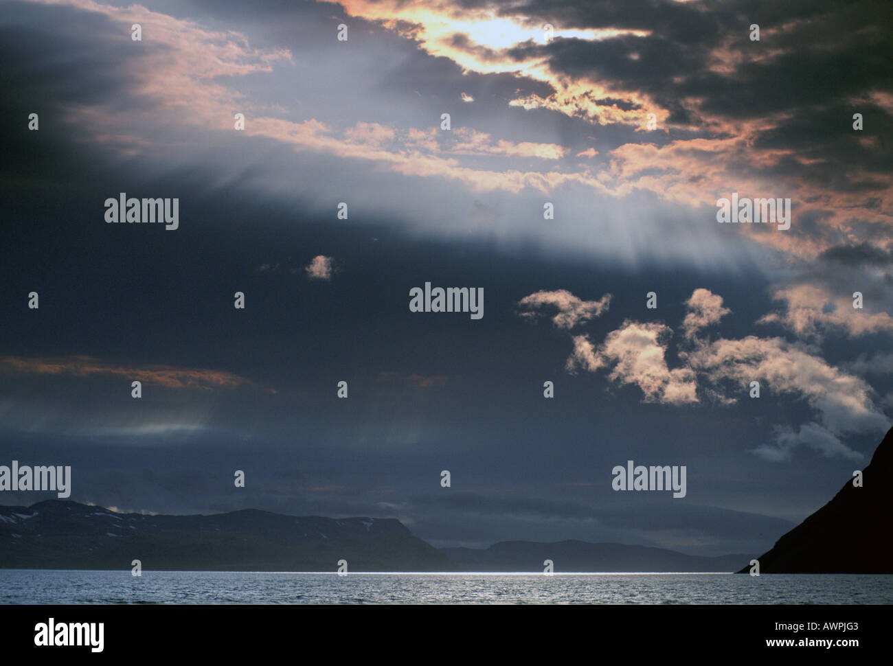 île lointaine de milne Banque de photographies et d’images à haute ...