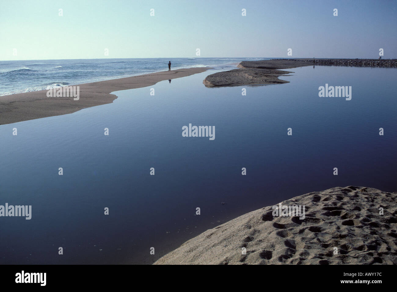 Embouchure de la rivière à la mer Banque de photographies et d’images à ...