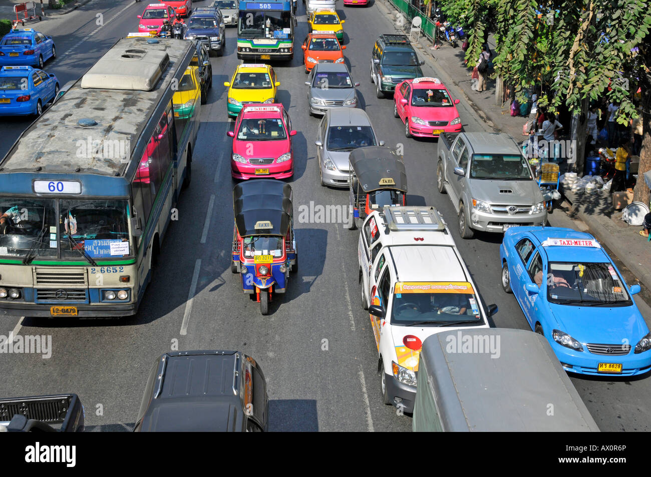 Embouteillage dans la route de phetburi Banque de photographies et d ...