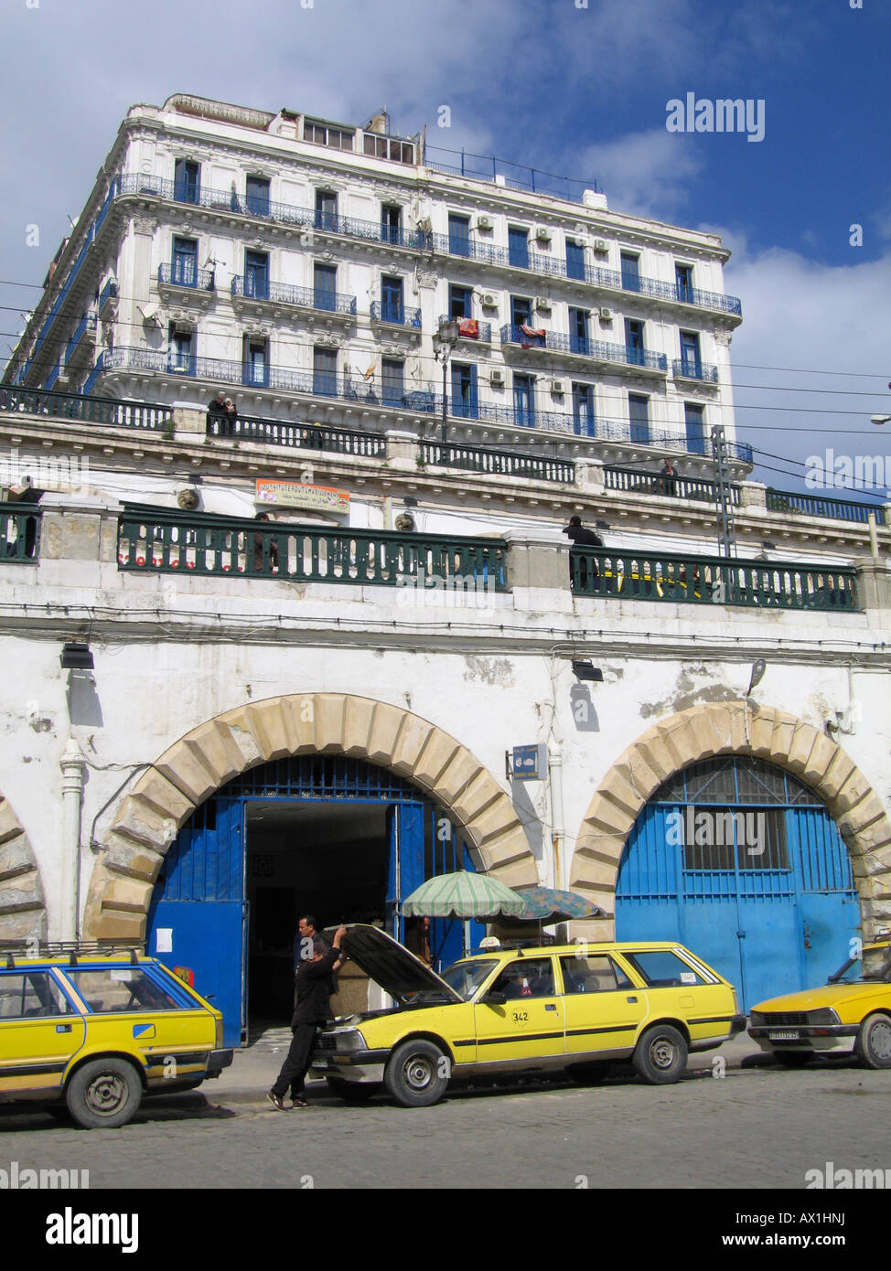 Rampe sur le Boulevard Magenta et Ernesto Che Guervara, Alger, Algérie ...