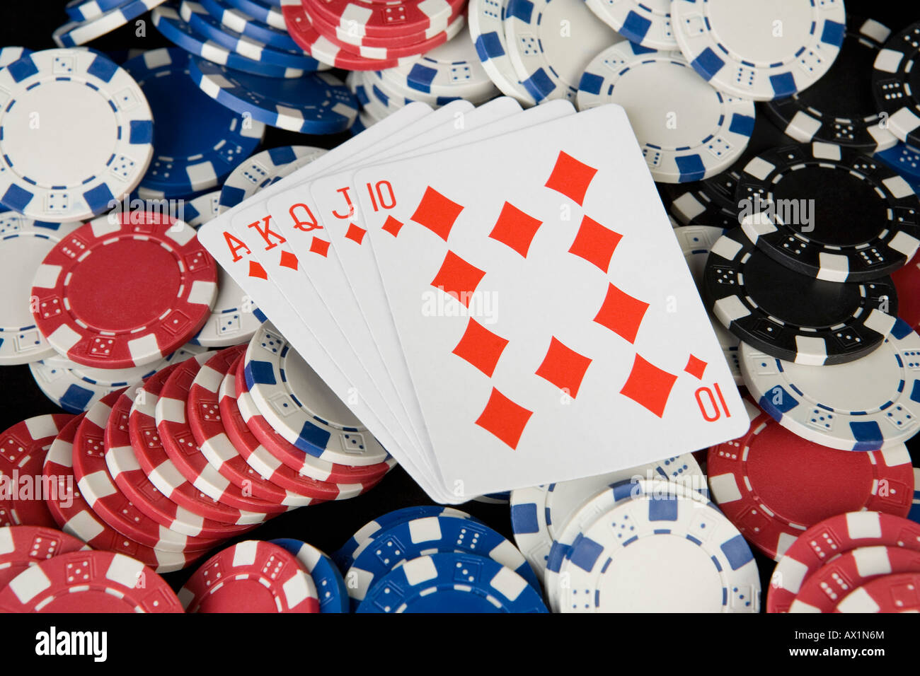 Des jetons et des cartes à jouer Photo Stock - Alamy