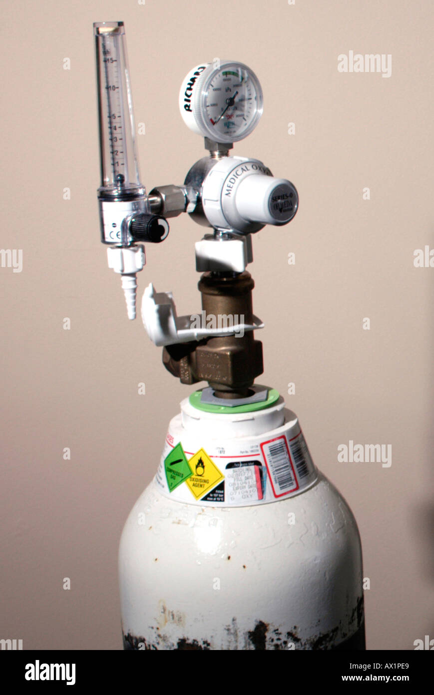 Oxygen cylinder Banque de photographies et d’images à haute résolution ...