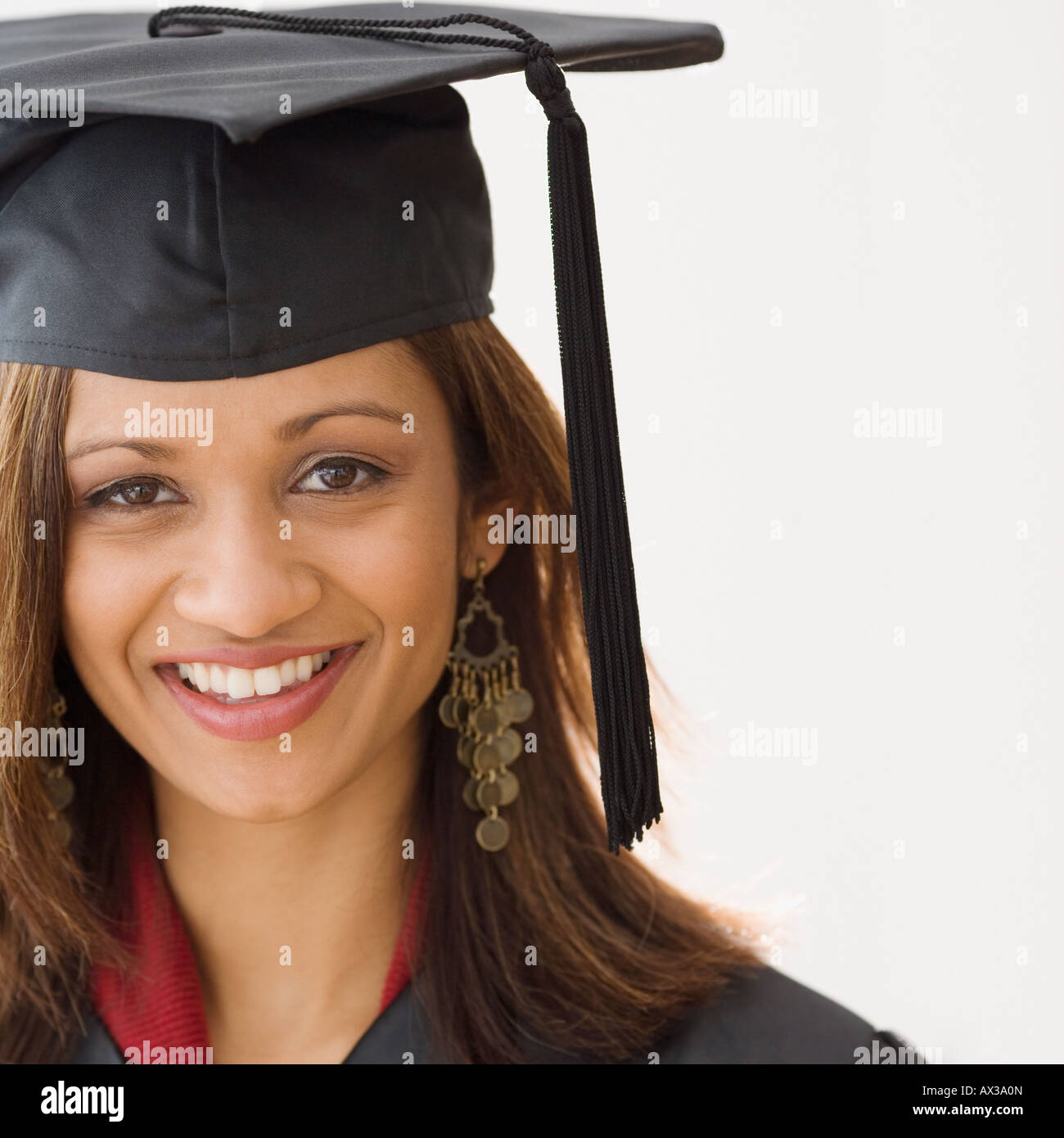 Indian woman wearing graduation cap and gown Photo Stock - Alamy