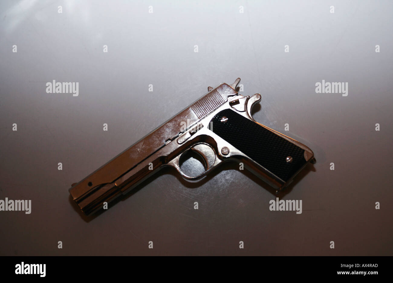 Revolver automatique Banque de photographies et d’images à haute ...