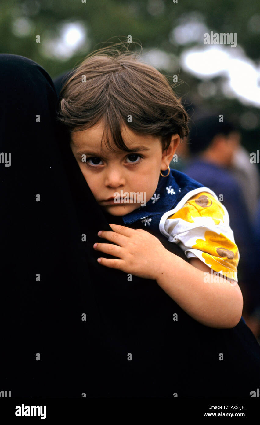 Jeune fille iranienne Banque de photographies et d’images à haute ...