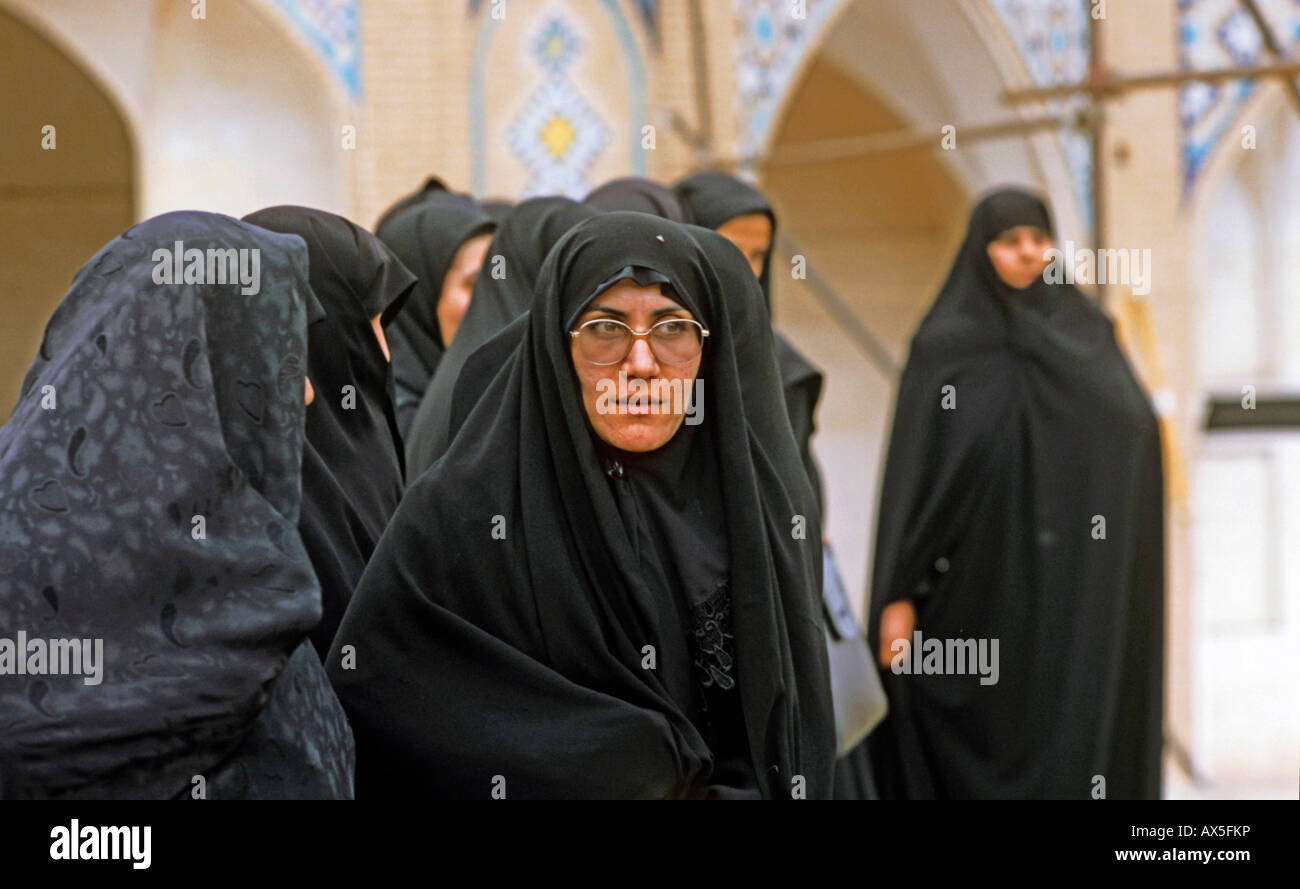 Femmes iraniennes voilées Banque de photographies et d’images à haute ...