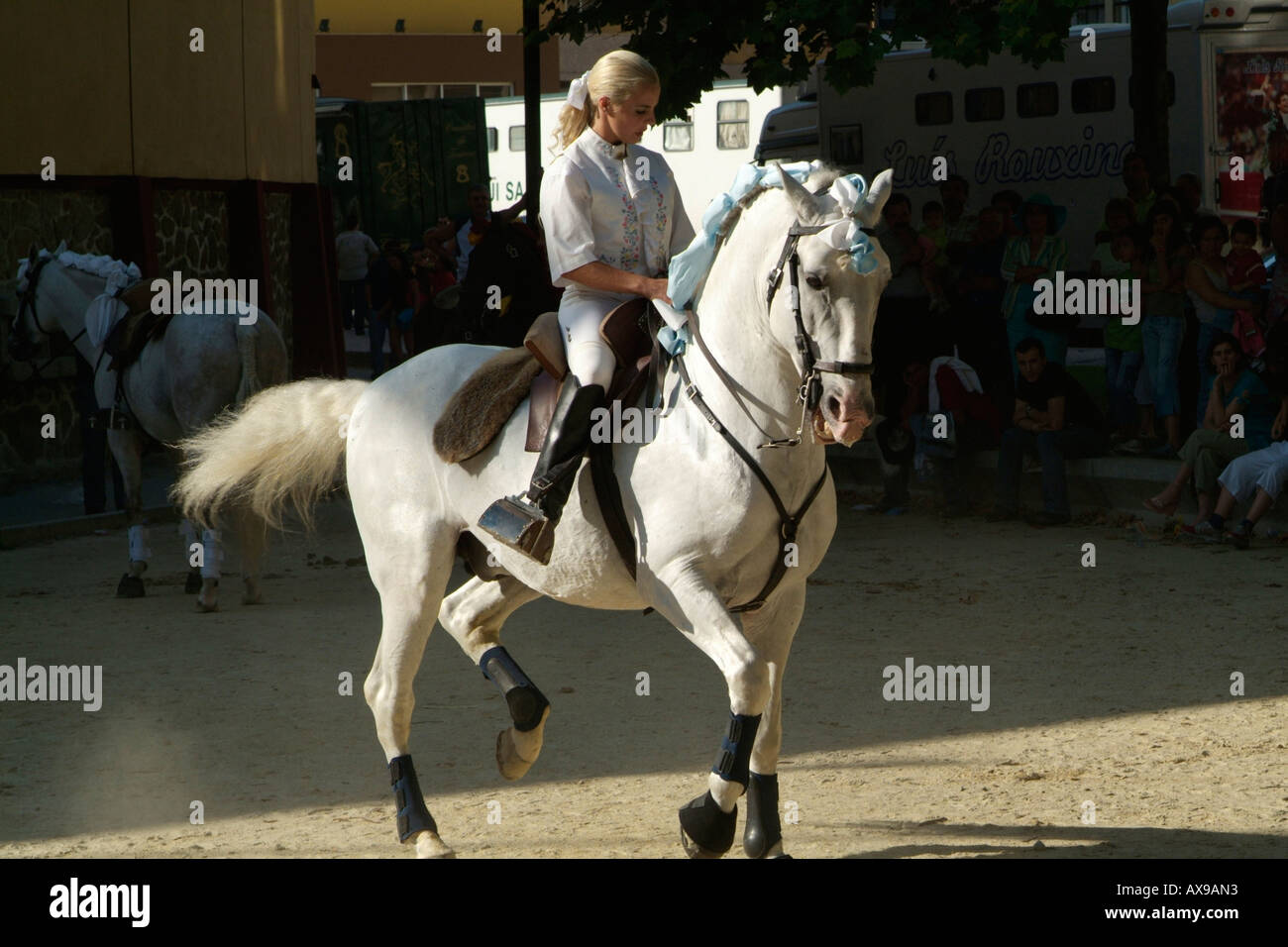Female torero torera matador bull Banque de photographies et d’images à ...