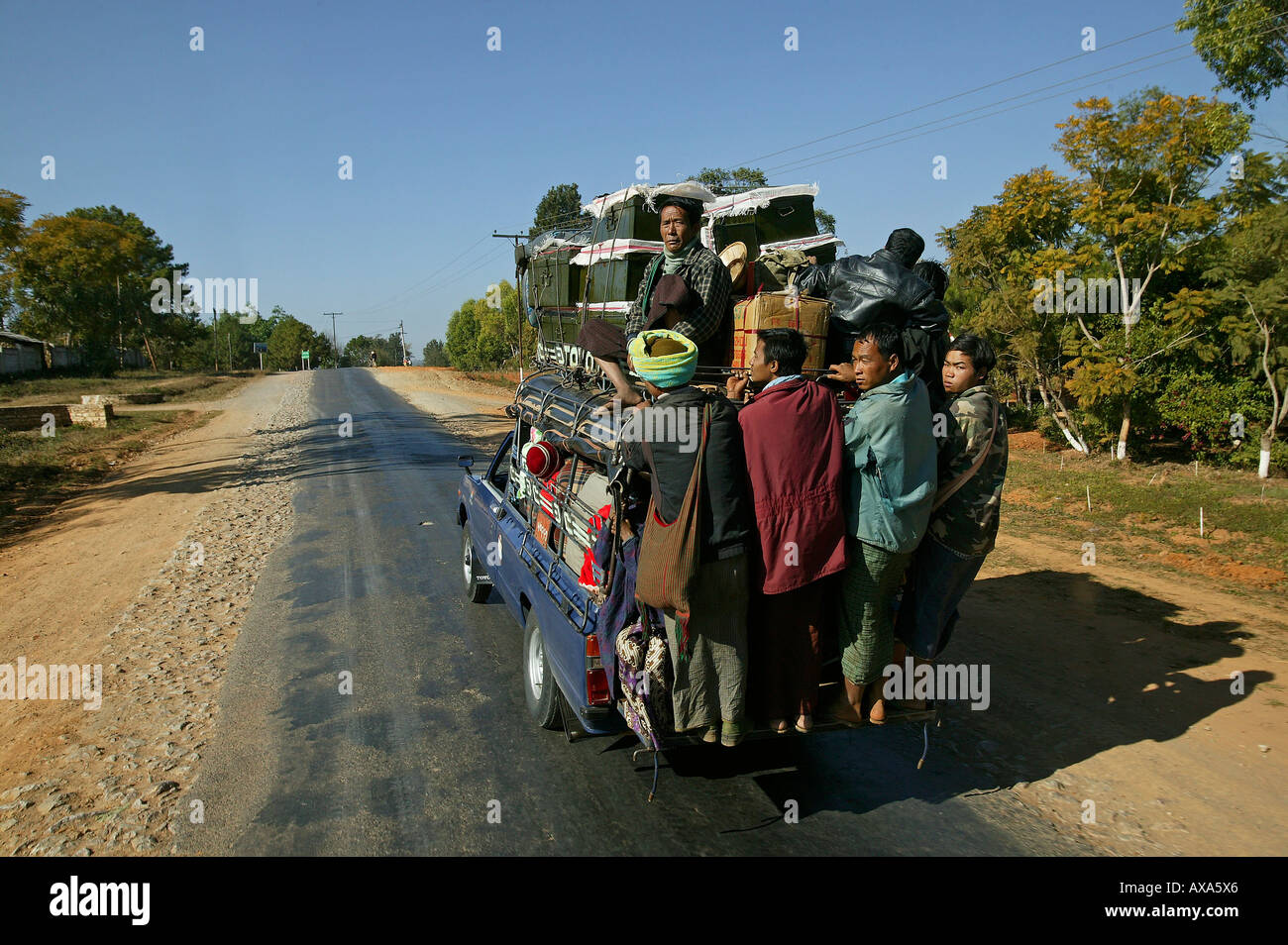 Mini bus passengers Banque de photographies et d’images à haute ...
