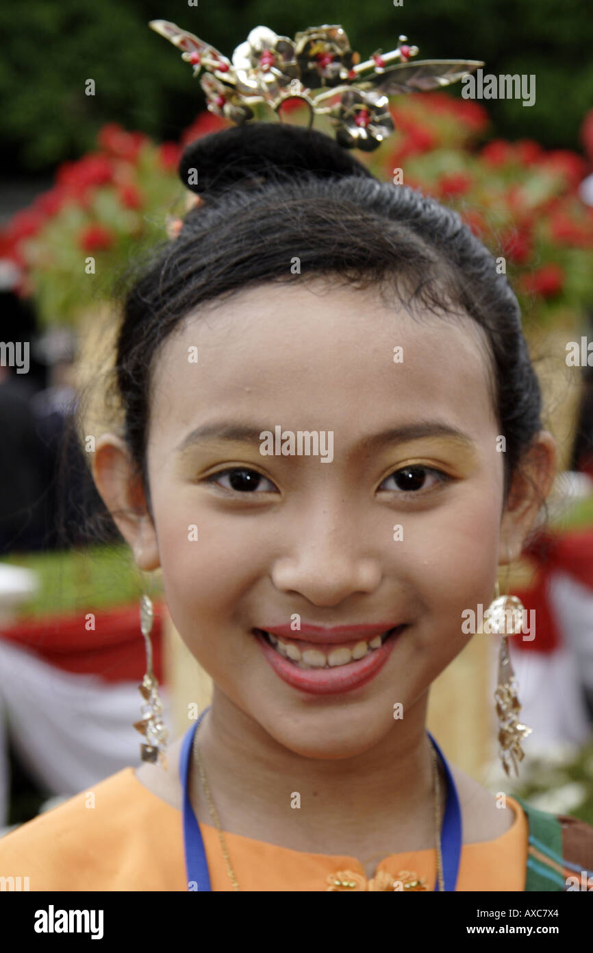 Traditional dress jakarta indonesia Banque de photographies et d’images ...