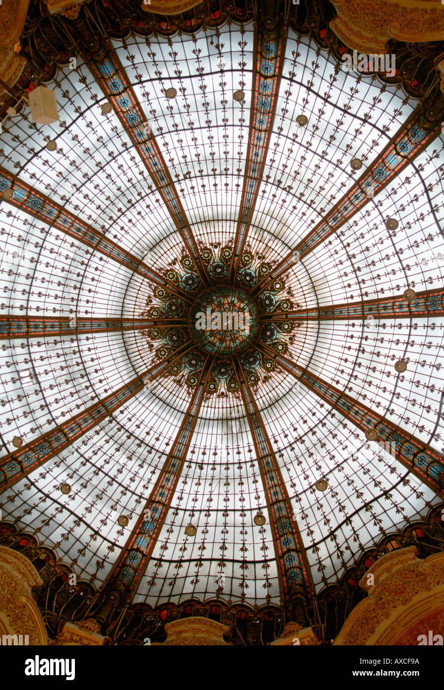 Ceiling galeries lafayette paris france Banque de photographies et d ...