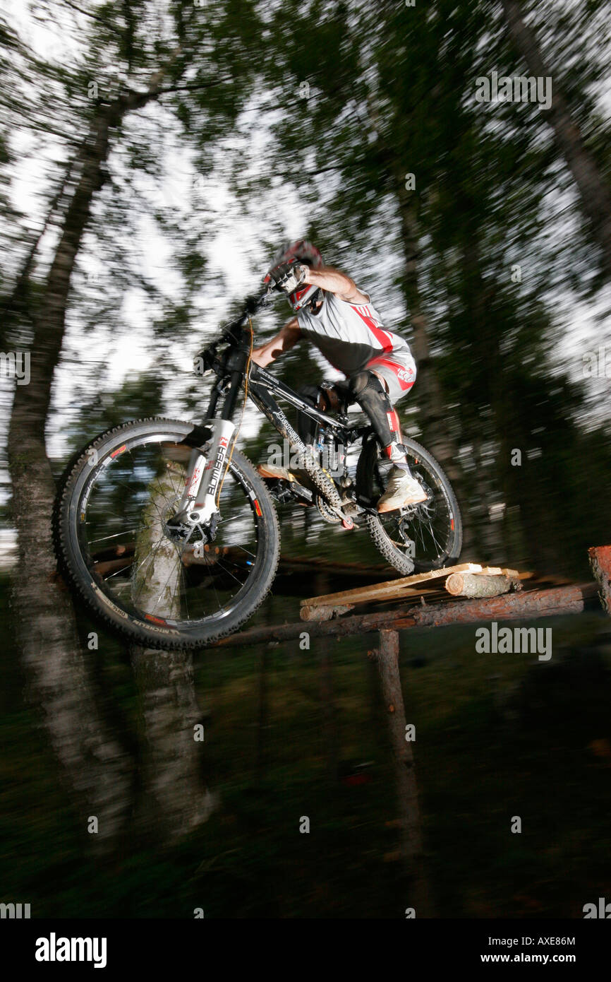 Vtt dh downhill Banque de photographies et d’images à haute résolution ...