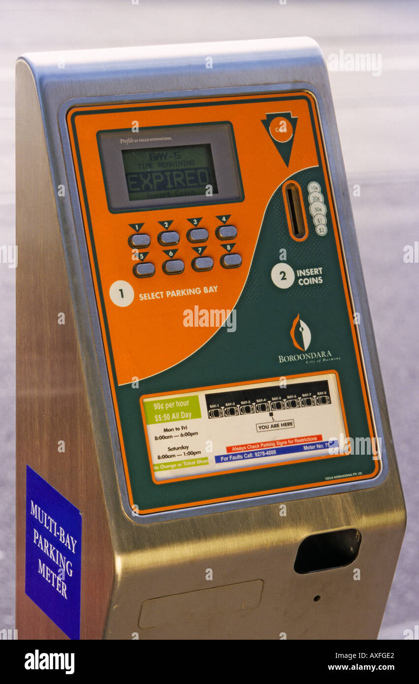 Automated ticket dispenser Banque de photographies et d’images à haute ...