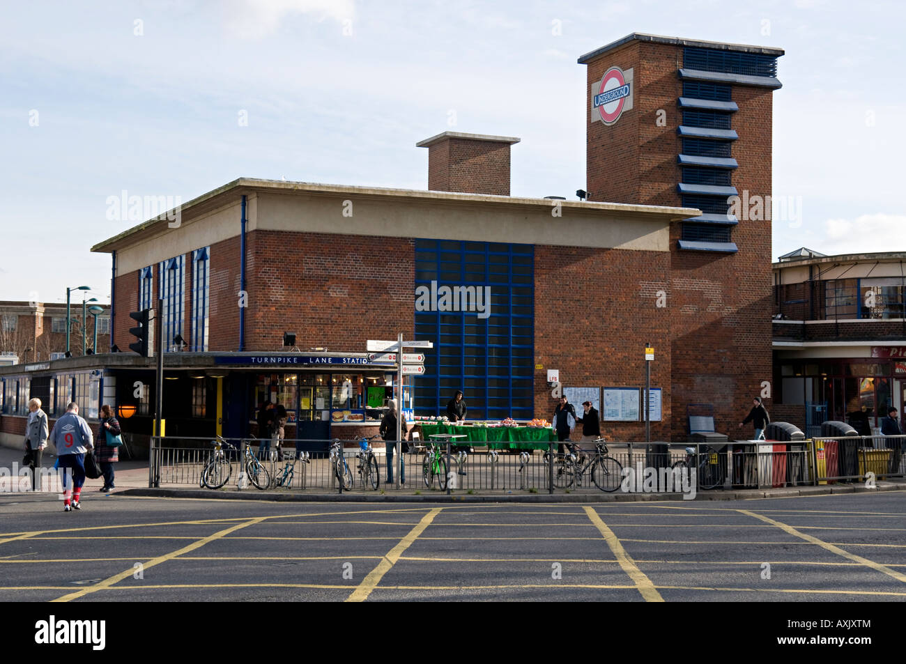 Turnpike lane Banque de photographies et d’images à haute résolution ...