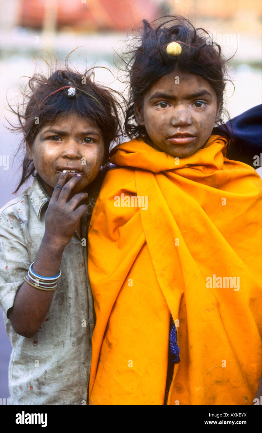 Sale et les enfants des rues pauvres de la caste des intouchables qui ...
